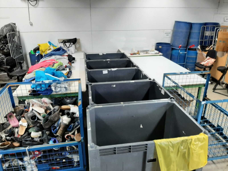 Textiel Sorteercentrum - Snuffelmug.nl